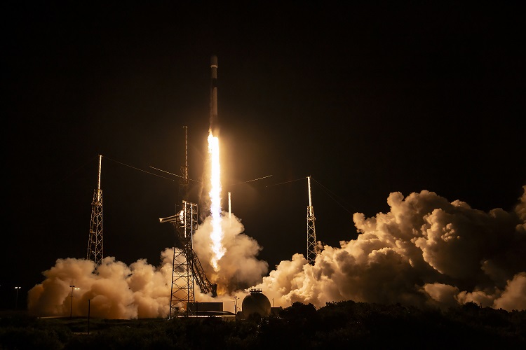 AST SpaceMobile Launches Five 'BlueBirds' Commercial Satellites ...